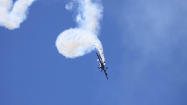 4 Amazing High Flying Airplane Maneuvers - WOC
